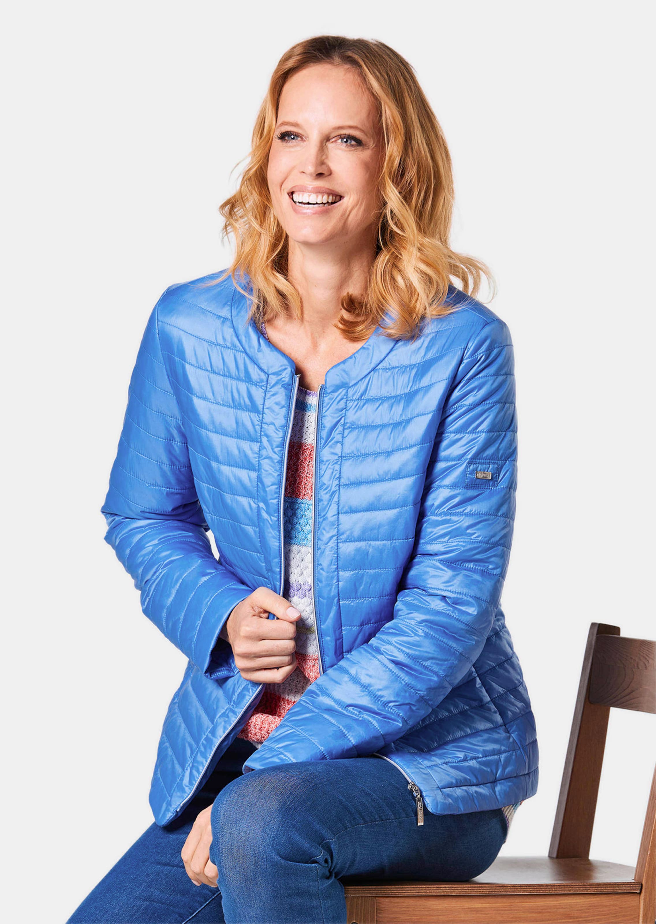 Steppjacke in zart glänzender Qualität in royalblau | atelier GOLDNER