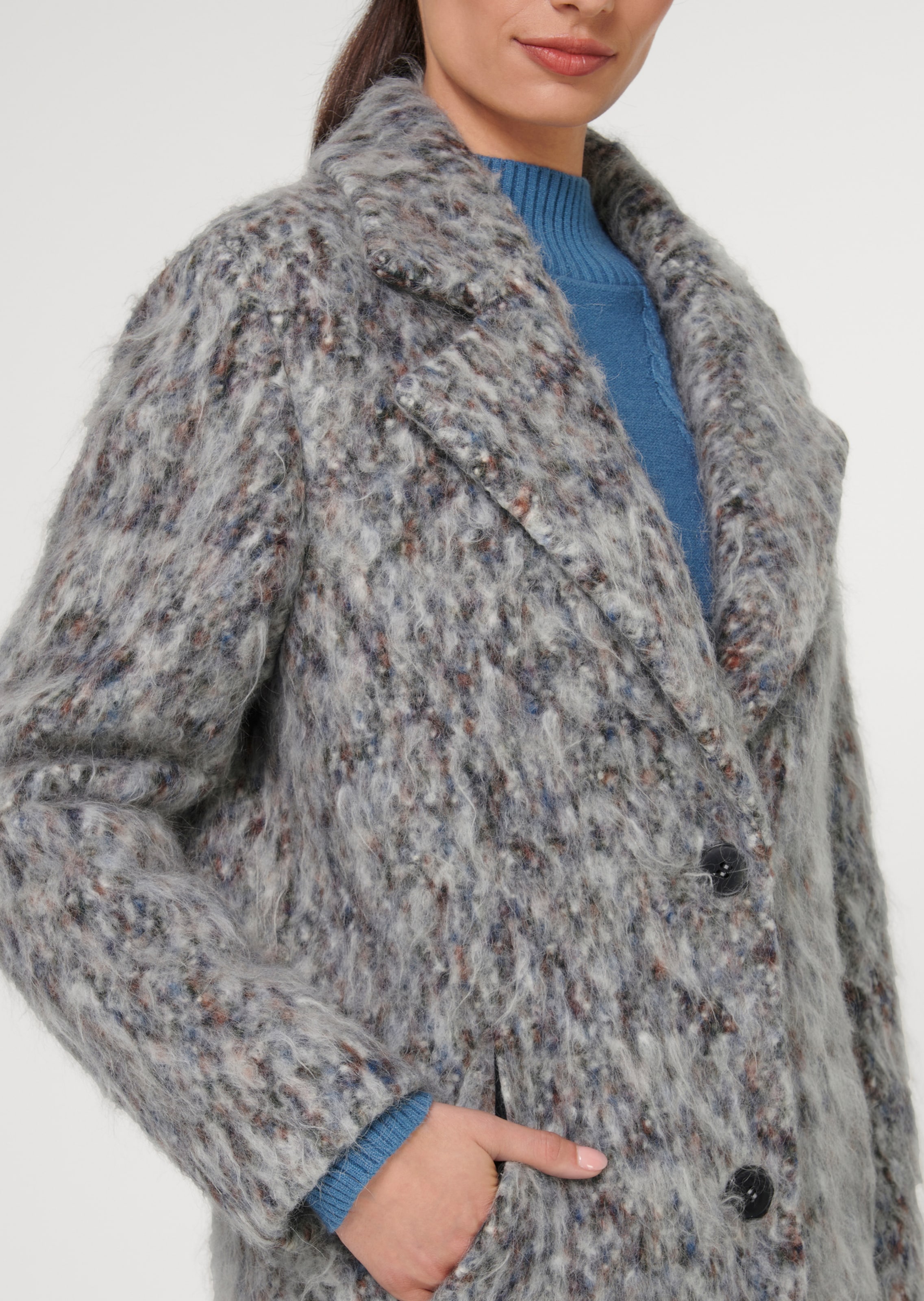 Modischer Mantel mit haariger Struktur in wollweiß / multicolor ...