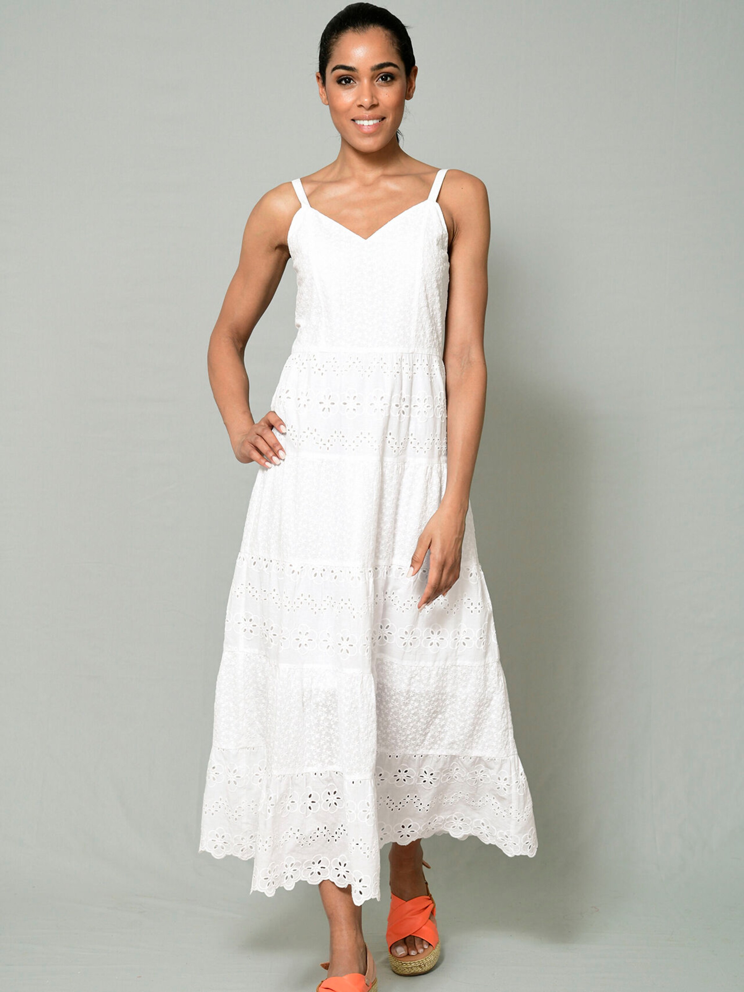 Strandkleid mit schönen Spitzendetails in weiß