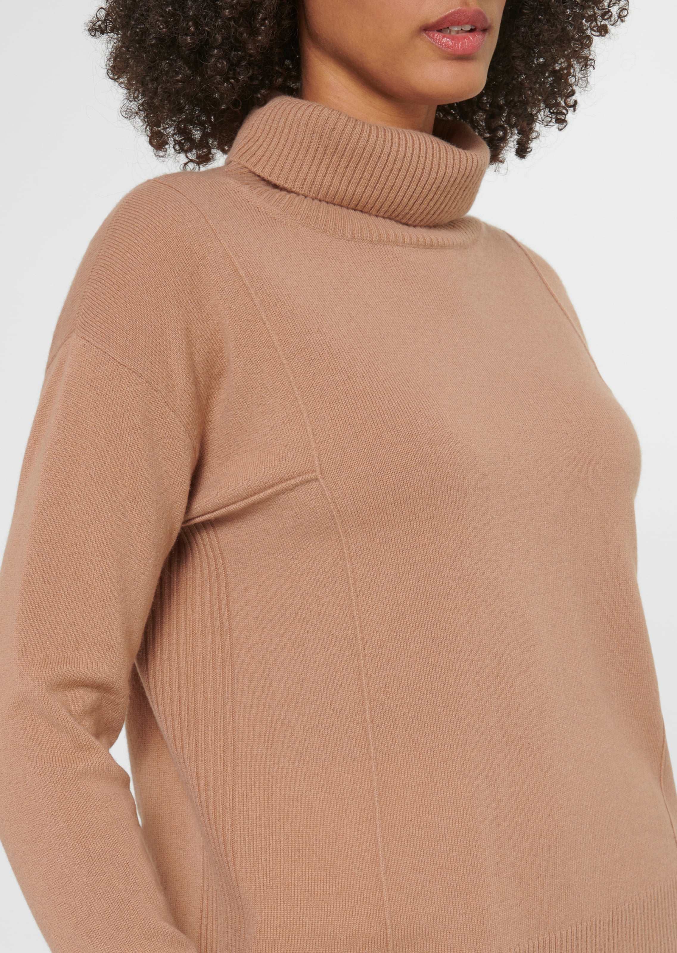 Pull col roulé en pur cachemire sur caramel | MADELEINE Vetement