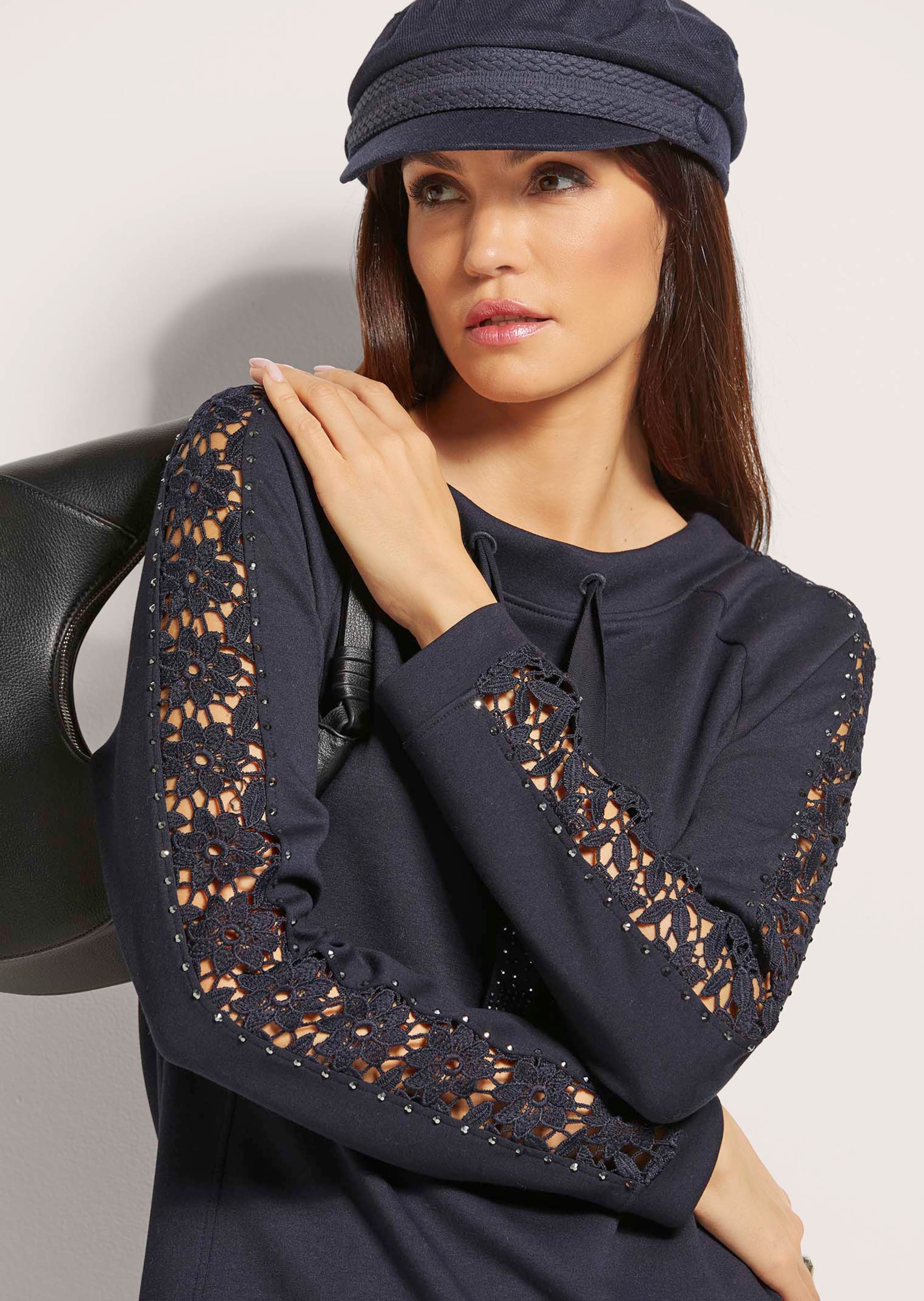 Jerseykleid mit Strass und Spitze in marine | MADELEINE Mode