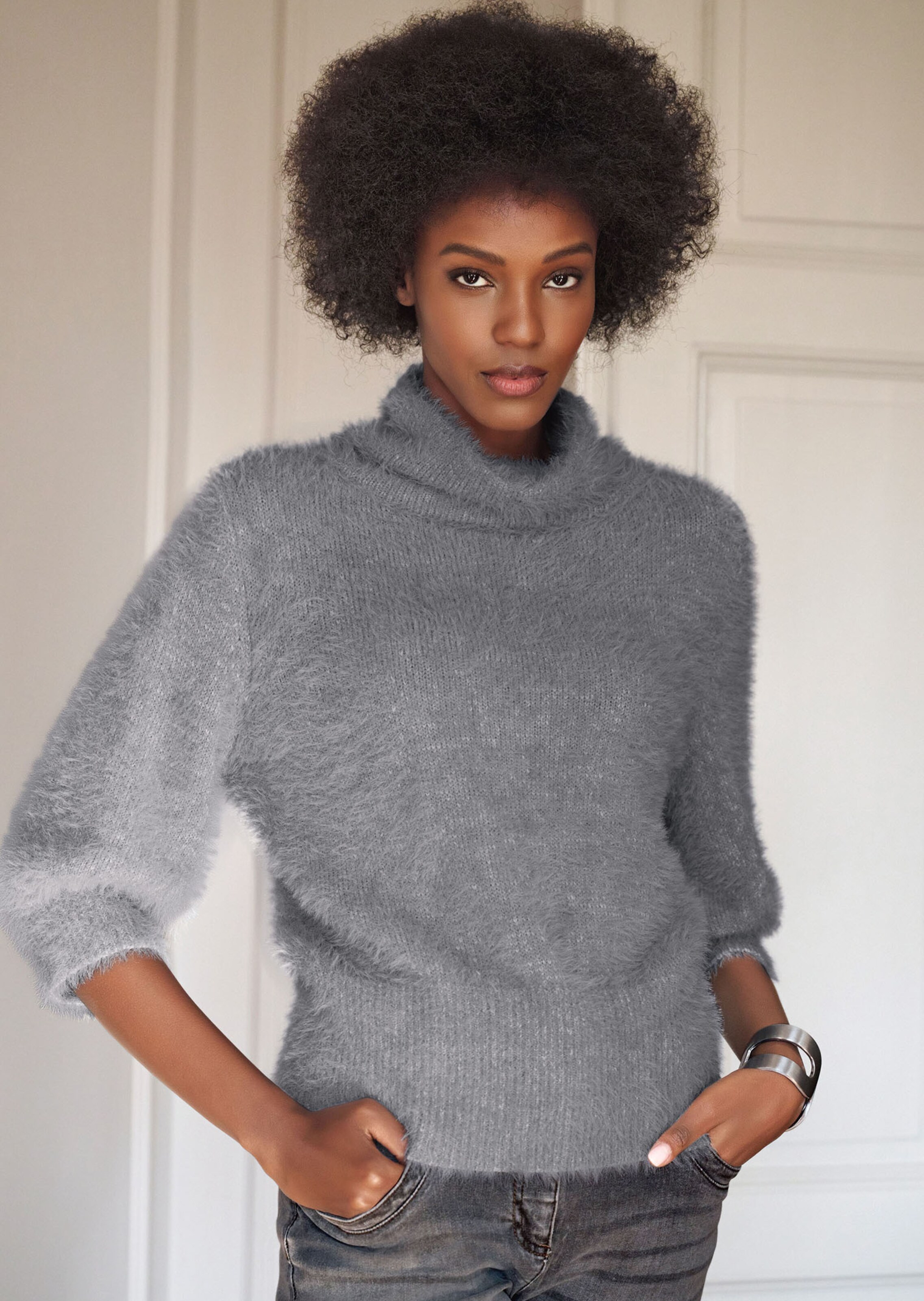 Pullover aus Feather Yarn in grau / melange | MADELEINE Mode Pullover aus Feather Yarn in grau / melange | MADELEINE Mode