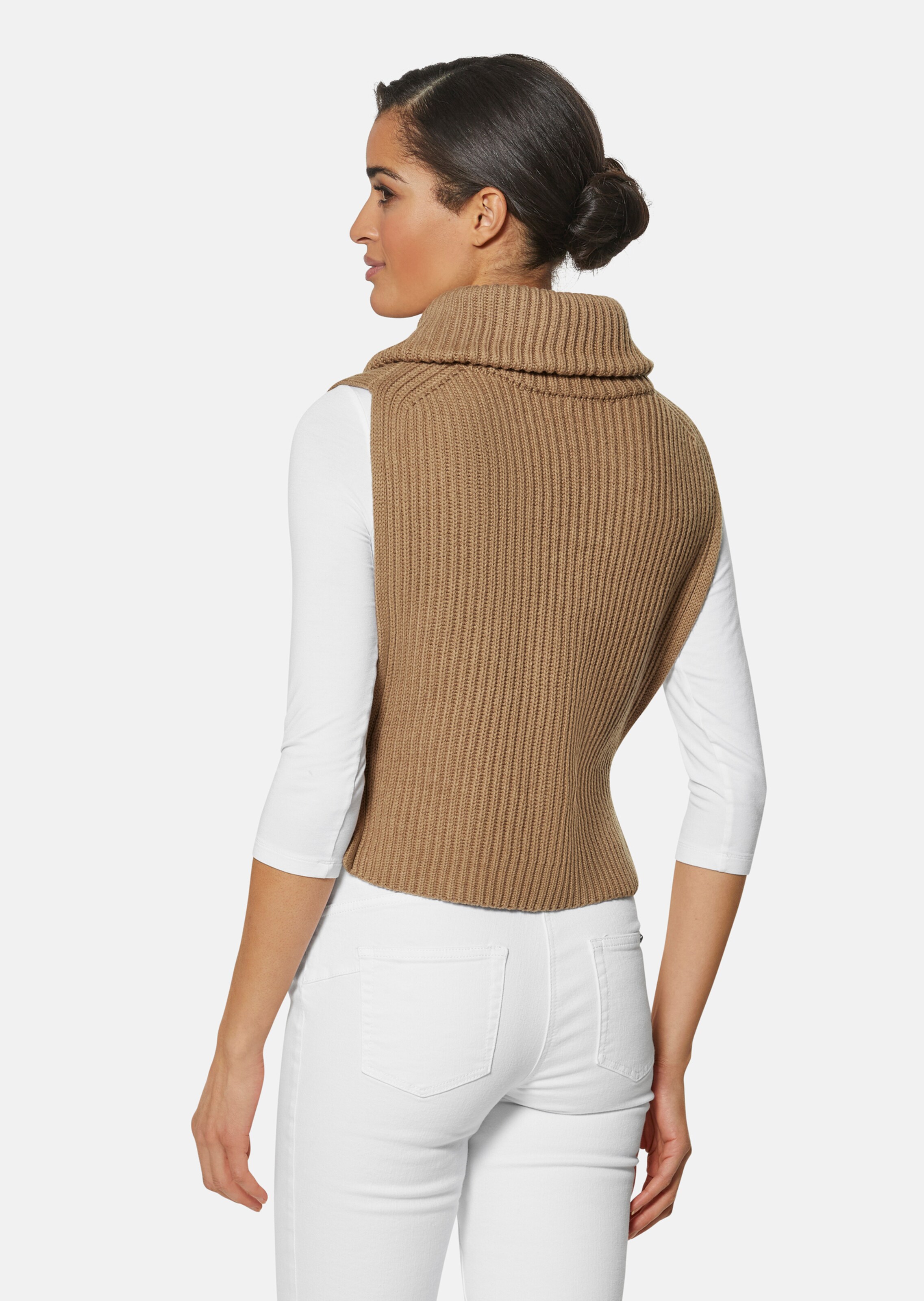 Pullunder im lässigen Troyer-Style in caramel | MADELEINE Mode
