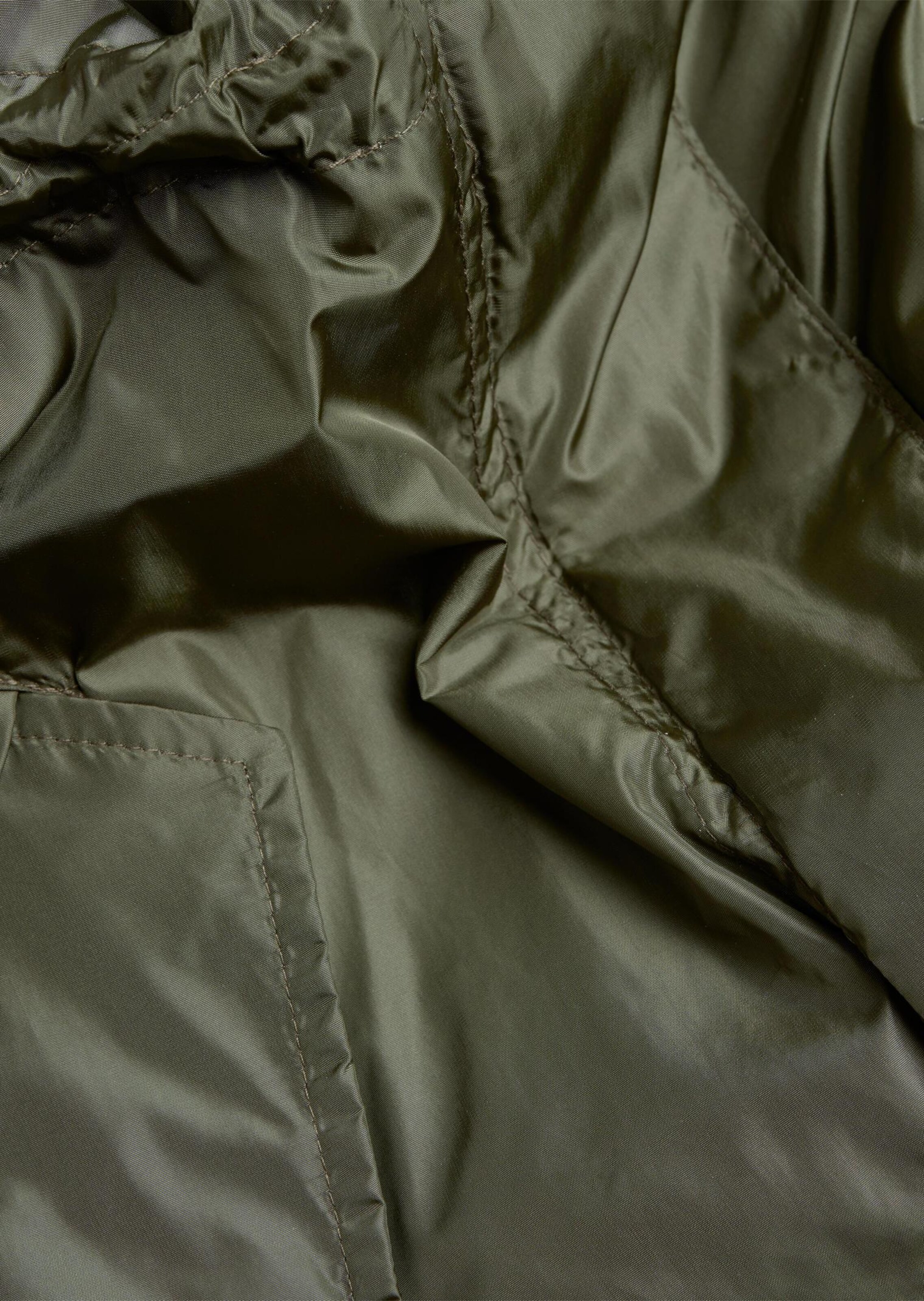 Trendiger leichter Regen Parka aus funktionalem Material | atelier GOLDNER