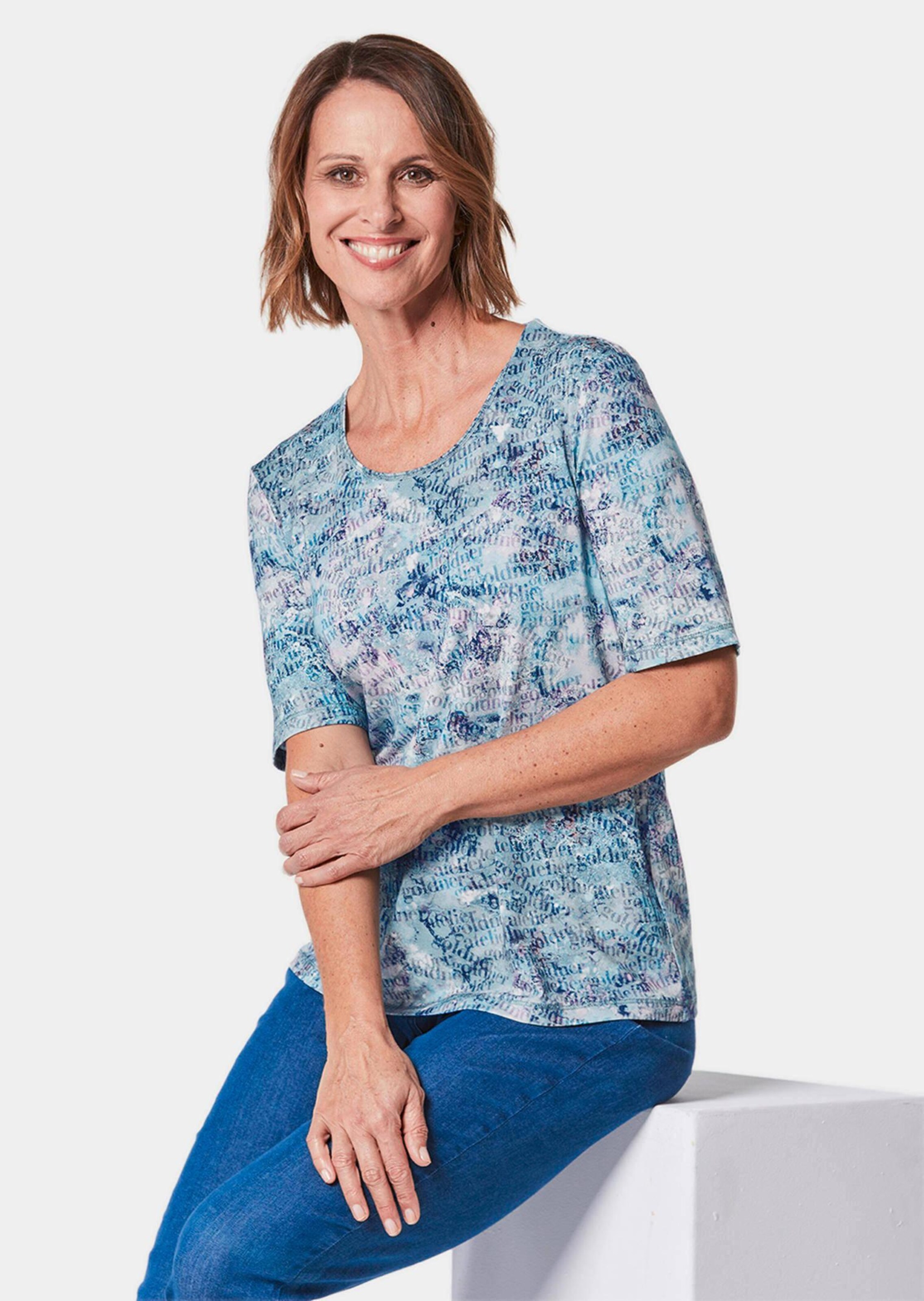 Twee shirts met hoogwaardige print in hellblau / weiß / gedess ...