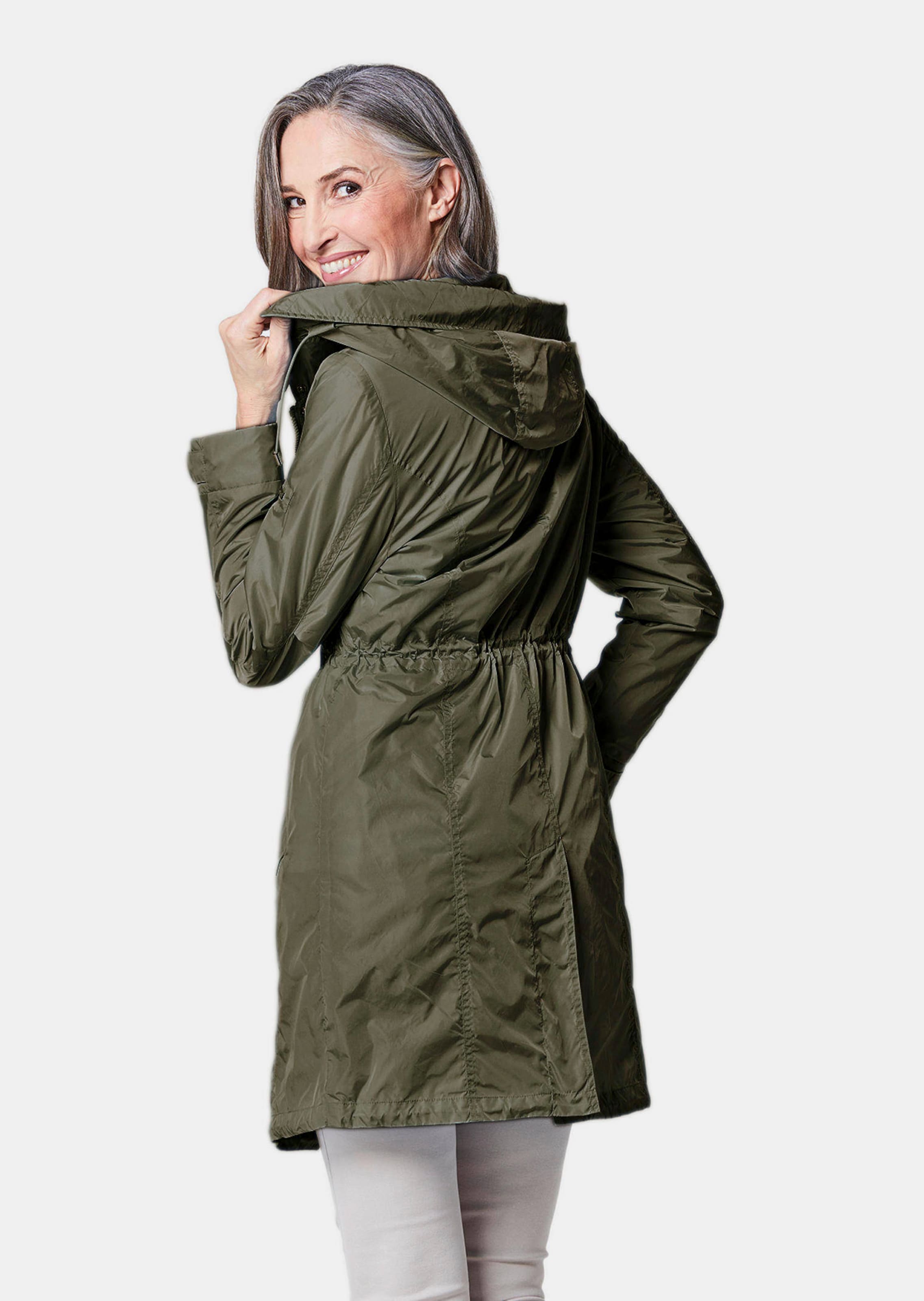 Trendiger leichter Regen Parka aus funktionalem Material | atelier GOLDNER